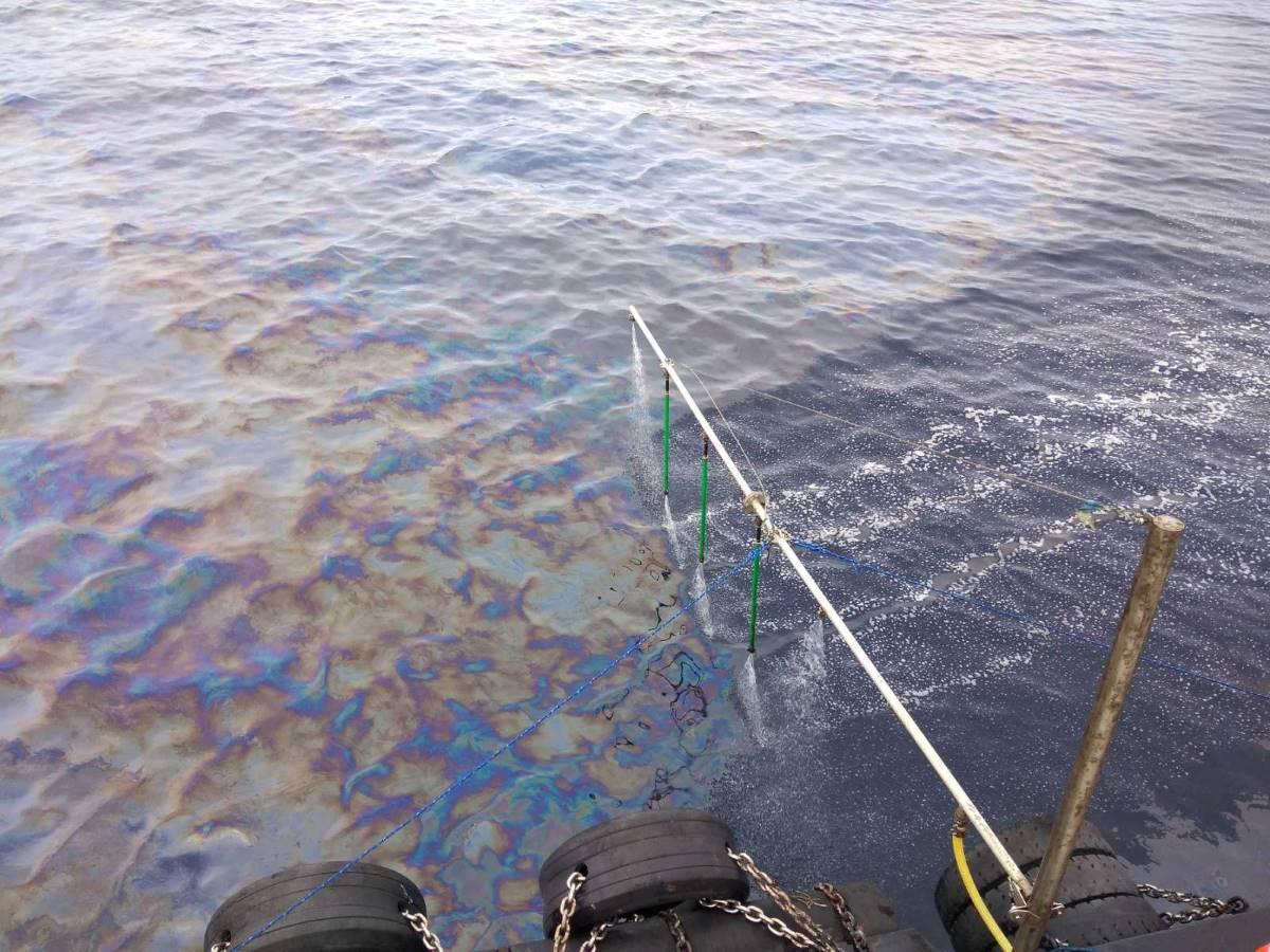 UP-MSI: Satellite image shows possible oil spill traces near Coron ...